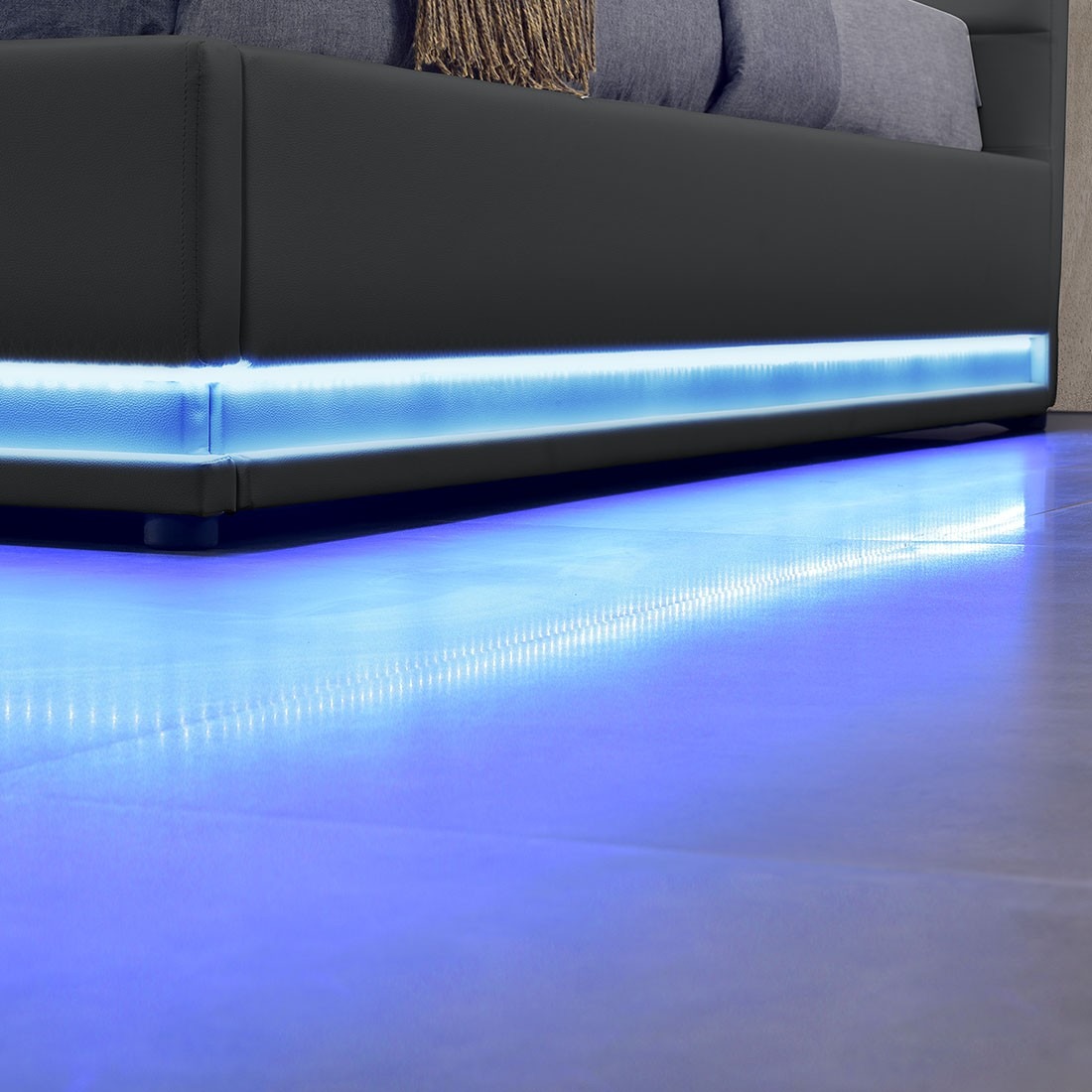 Ava Bett mit Staukasten und integrierter LED - MEUBLERDESIGN