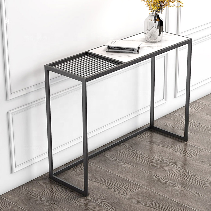 Eleganter Design-Konsolentisch mit Marmorplatte und Metallgestell