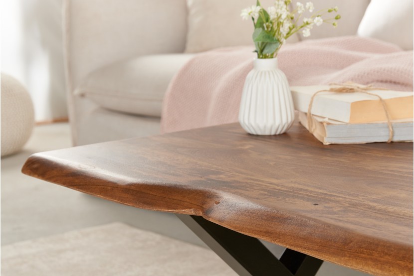 Table basse en tronc d'arbre massif MAMMUT 118cm acacia avec piètement en X